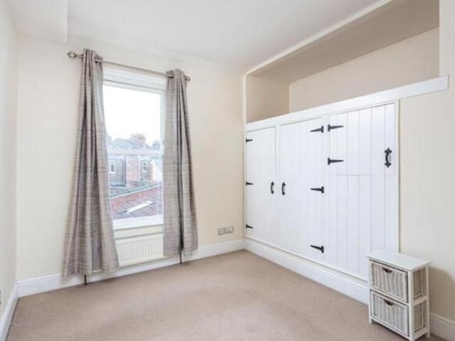 2 bedroom terraced house for rent in Amber Street, York, YO31