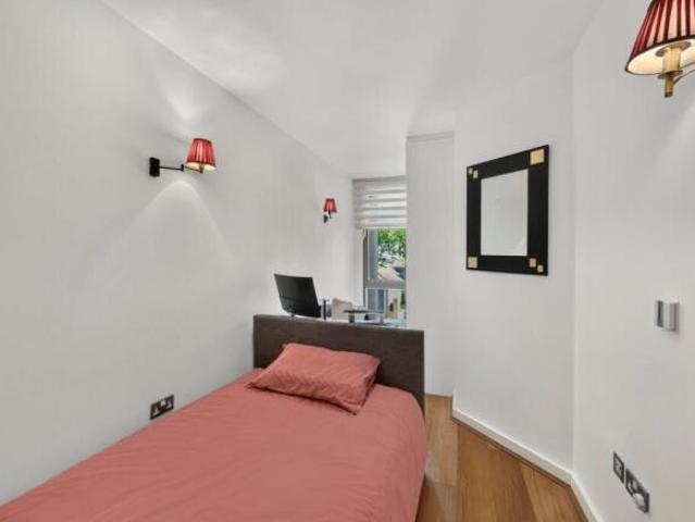 2 bedroom terraced house for rent in Annandale Road, Canary Wharf, SE10