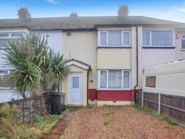 2 bedroom terraced house for rent in Abbey Road, Gravesend, Ke.
