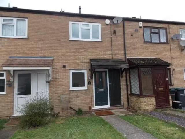 2 bedroom terraced house for rent in Abbots Field, Gravesend.