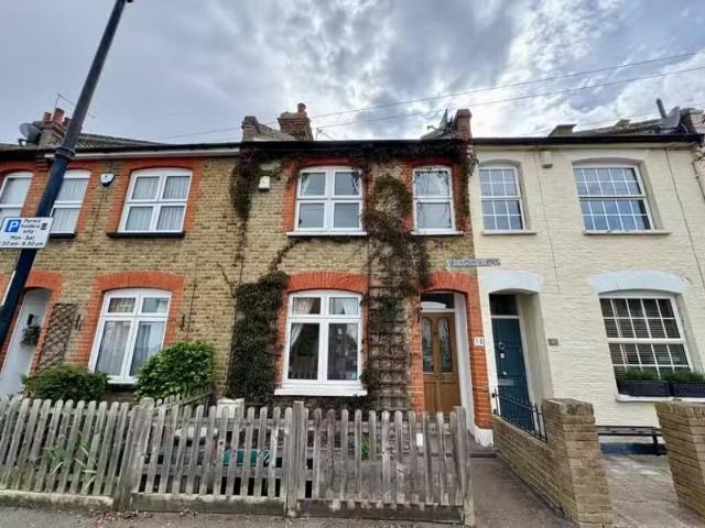 2 bedroom terraced house for rent in Adelaide Road, Chislehurs.