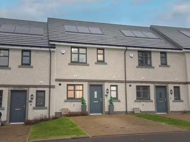 2 bedroom terraced house for rent in Agricola Crescent, Millti.