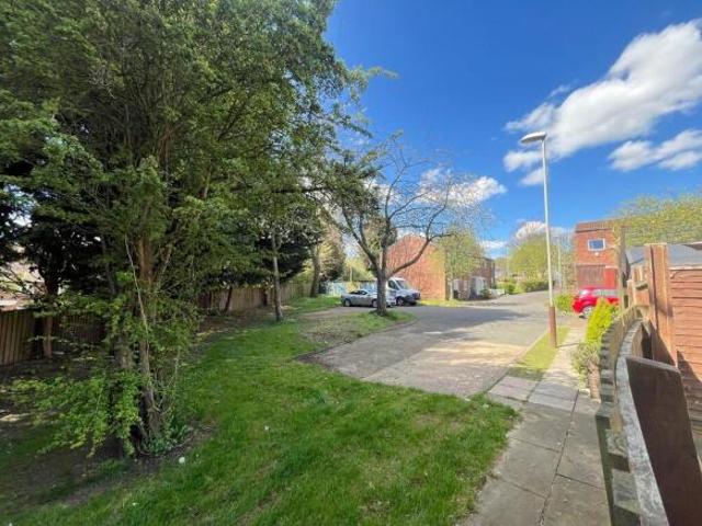 2 bedroom terraced house for rent in Aikman Avenue, Leicester, LE3
