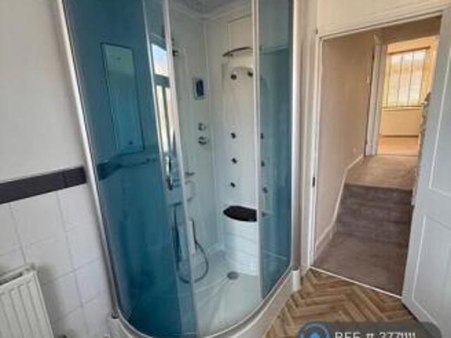 2 bedroom terraced house for rent in Altmore Avenue, London, E6