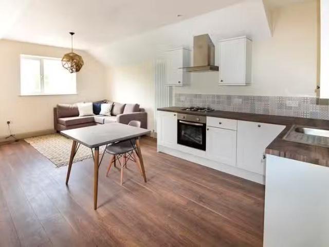 2 bedroom terraced house for rent in Albany Road, Roath, CF24