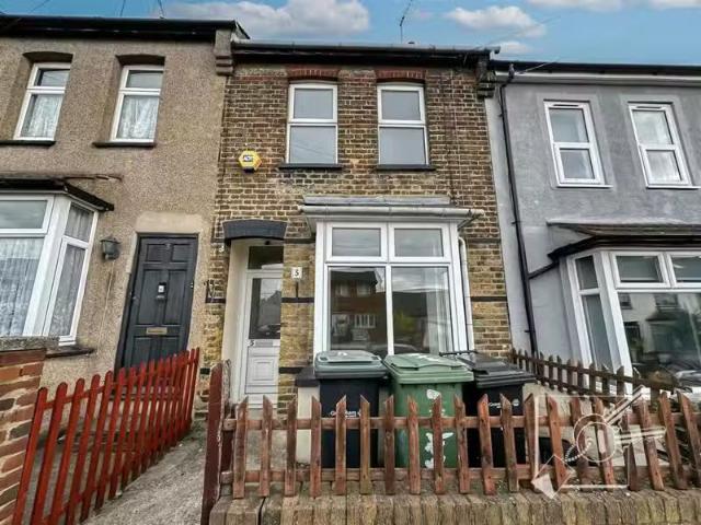 2 bedroom terraced house for rent in All Saints Road, Gravesen.