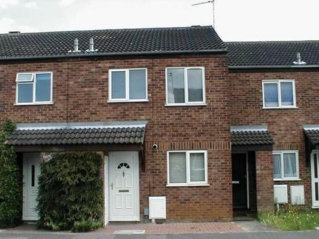 2 bedroom terraced house for rent in Almond Road LU7