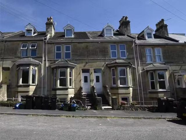 2 bedroom terraced house for rent in Ashley Avenue, Bath, Some.