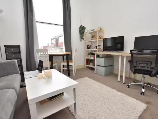 2 bedroom terraced house for rent in Ashley Hill, Flat D, Mont.