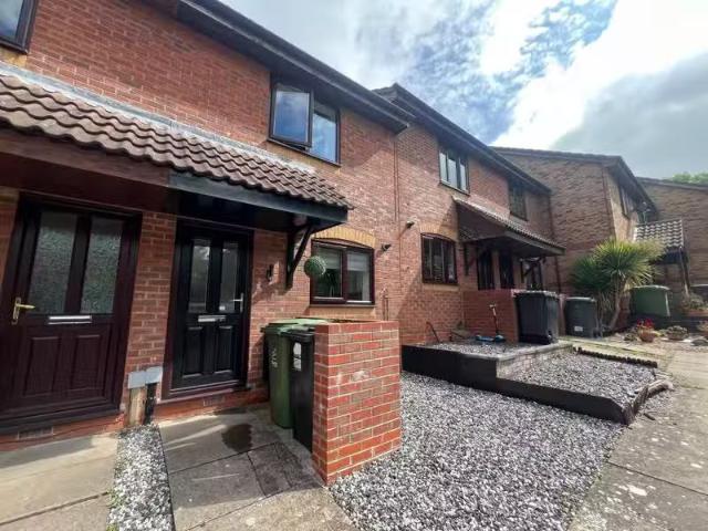 2 bedroom terraced house for rent in Ashmores Close, Redditch.