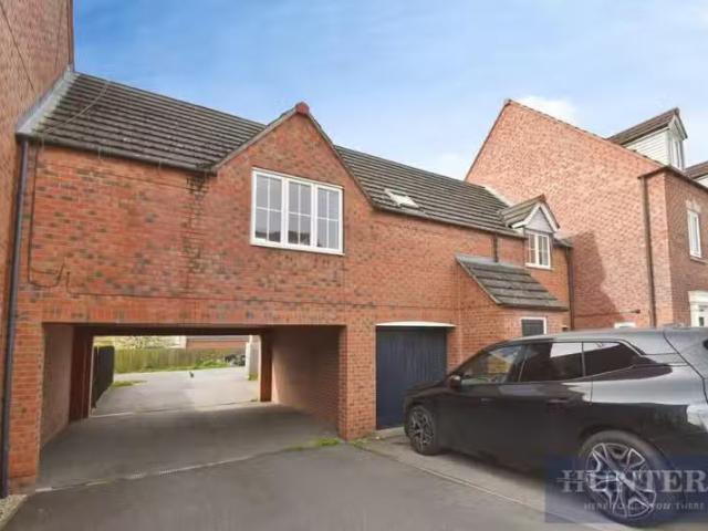 2 bedroom terraced house for rent in Attenborough Close, Wigst.