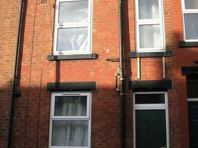 2 bedroom terraced house for rent in Autumn Grove Hyde Park Leeds LS6