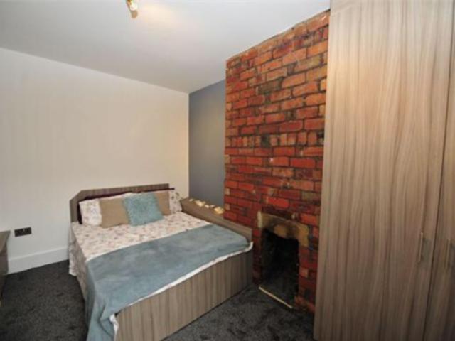 2 bedroom terraced house for rent in Autumn Place, Hyde Park, Leeds, LS6 1RJ, LS6