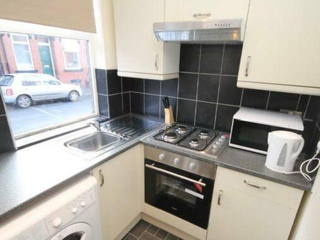 2 bedroom terraced house for rent in Autumn Place Hyde Park Leeds LS6 1RJ LS6