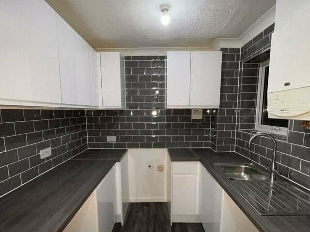 2 bedroom terraced house for rent in Ayelands New Ash Green DA3