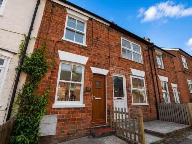 2 bedroom terraced house for rent in Bow Street, Alton, Hampsh.