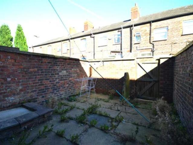 2 bedroom terraced house for rent in Bower Street, Stockport, Greater Manchester, SK5