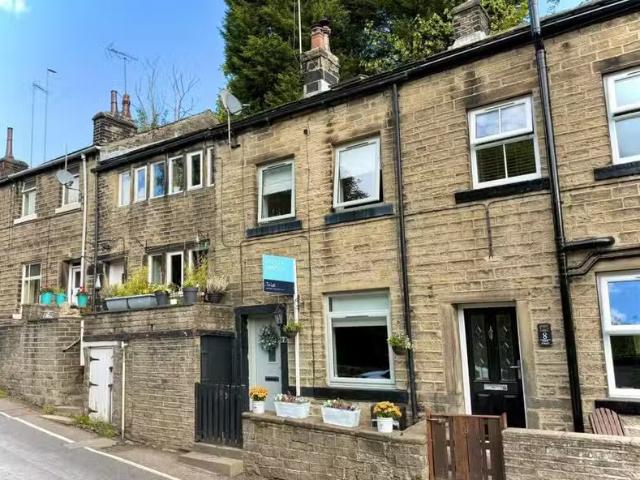 2 bedroom terraced house for rent in Bank Street, Jackson Brid.