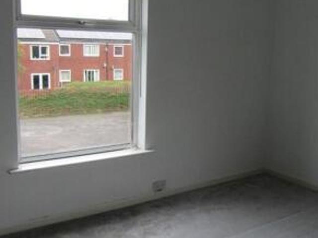 2 bedroom terraced house for rent in Barlow Lane North, Stockport, SK5