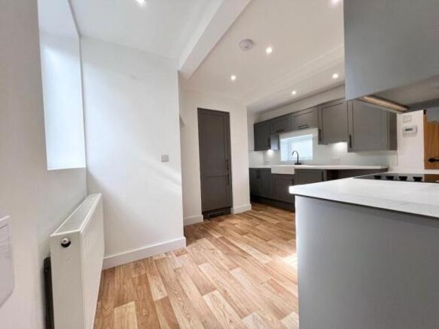 2 bedroom terraced house for rent in Beaumont Street, Netherton, HD4