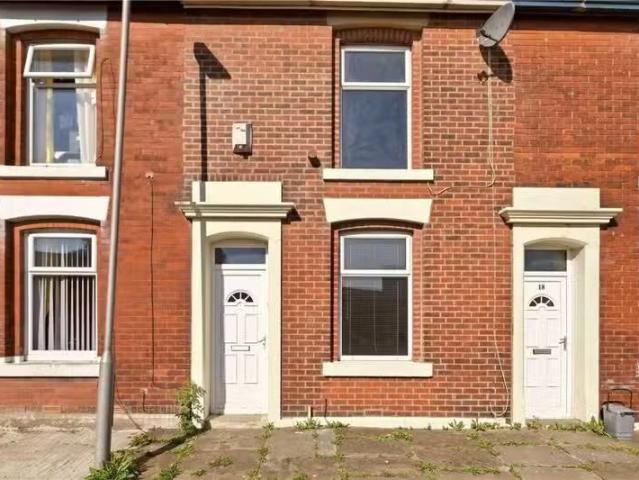 2 bedroom terraced house for rent in Bedford Street, Blackburn.