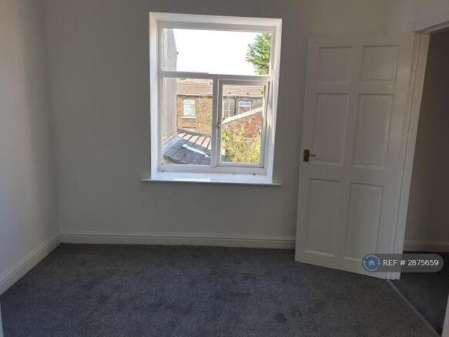 2 bedroom terraced house for rent in Beech Street, Huddersfield, HD1