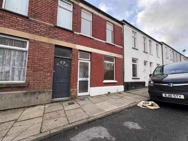 2 bedroom terraced house for rent in Bell Street, Barry, CF62