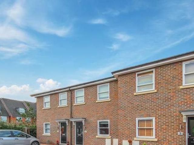 2 bedroom terraced house for rent in Bernard Court Hoddesdon EN11