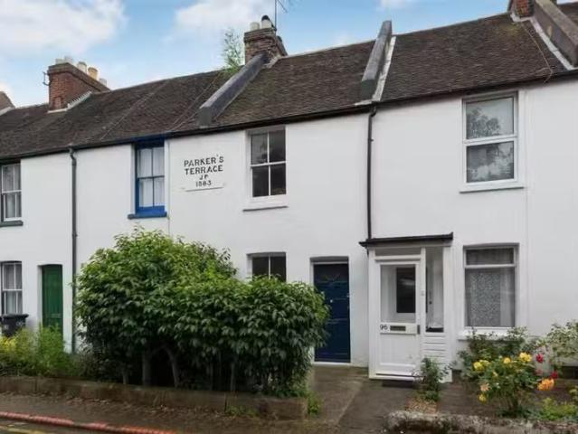 2 bedroom terraced house for rent in Black Griffin Lane, Cante.