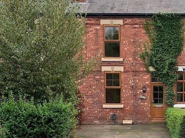 2 bedroom terraced house for rent in Black Moor Road Mawdsley L40