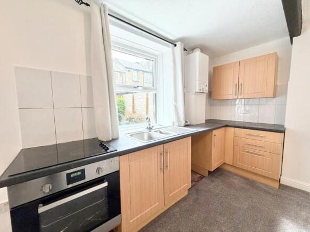 2 bedroom terraced house for rent in Blackmoorfoot Road, Huddersfield, West Yorkshire, HD4