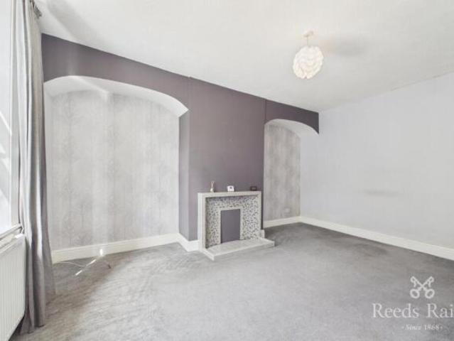 2 bedroom terraced house for rent in Blagden Lane, Huddersfield, West Yorkshire, HD4