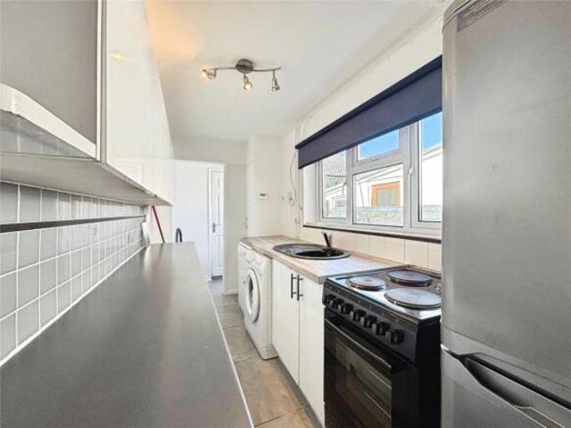 2 bedroom terraced house for rent in Blenheim Gardens, Reading, Berkshire, RG1