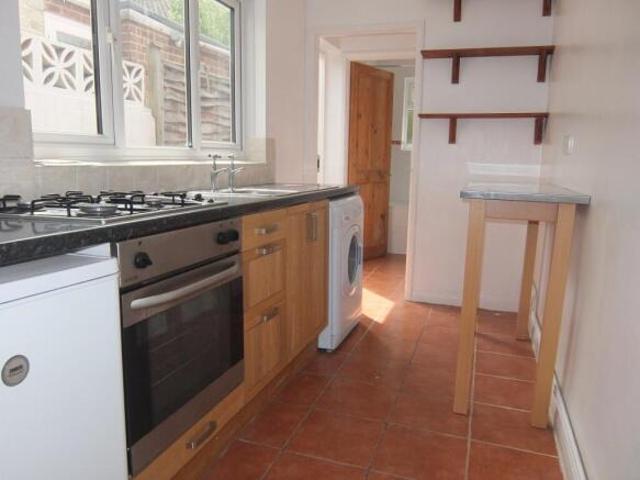 2 bedroom terraced house for rent in Blenheim Gardens, Reading, RG1