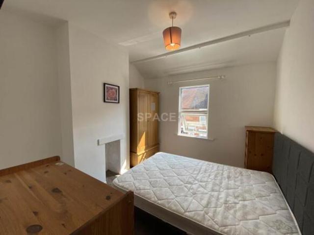 2 bedroom terraced house for rent in Blenheim Gardens, Reading, RG1
