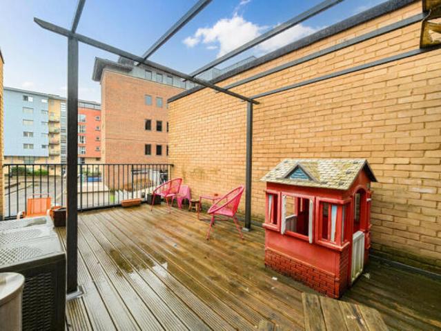 2 bedroom terraced house for rent in Brunswick Square, Southampton, Hampshire, SO14