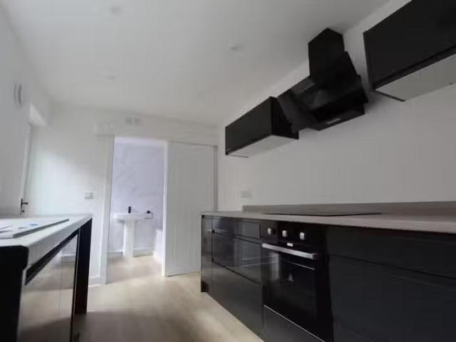 2 bedroom terraced house for rent in Brynglas Street, Penydarr.