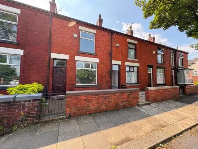 2 bedroom terraced house for rent in Bradford Street, Farnwort.