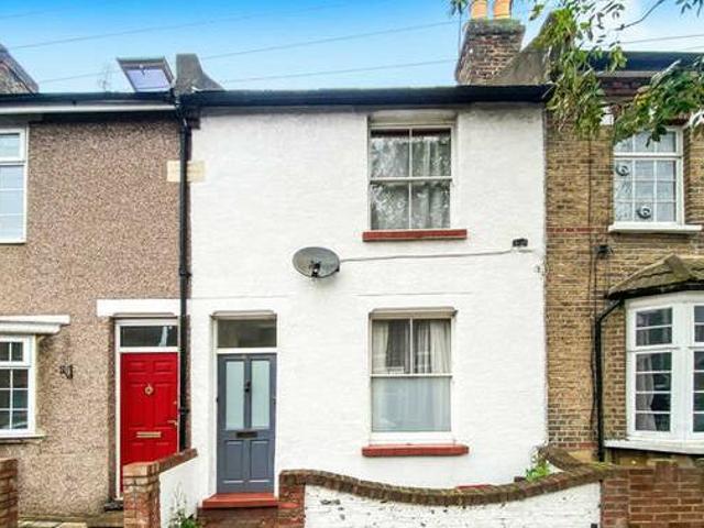 2 bedroom terraced house for rent in Braemar Road Brentford Greater London TW8