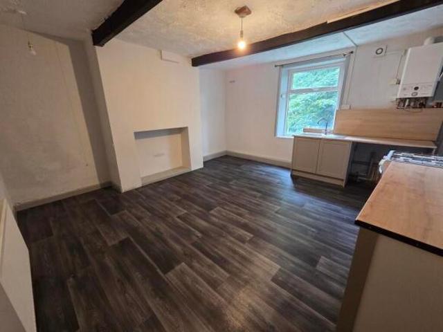 2 bedroom terraced house for rent in Britannia Road, Huddersfield, HD3