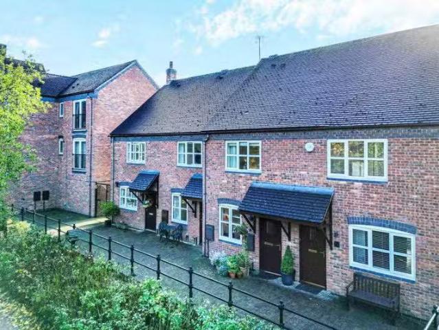 2 bedroom terraced house for rent in Broom Lane, Solihull, B90