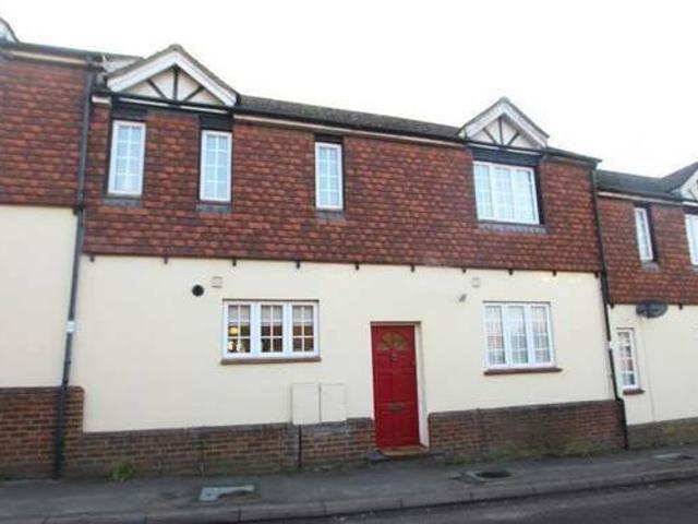 2 bedroom terraced house for rent in Brookwood GU24
