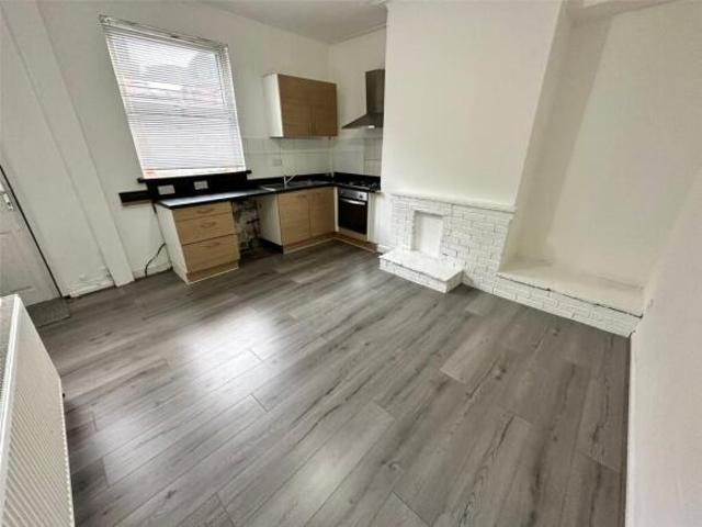 2 bedroom terraced house for rent in Brompton View, Beeston, Leeds, LS11