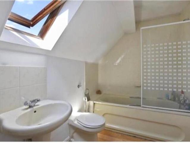 2 bedroom terraced house for rent in Bunning Way, London, N7
