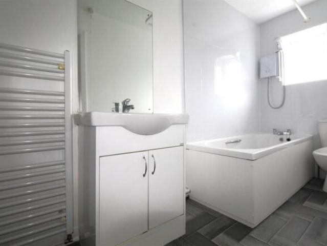 2 bedroom terraced house for rent in Bury Road, Bolton, BL2