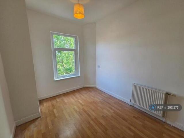 2 bedroom terraced house for rent in Bury Road, Bolton, BL2
