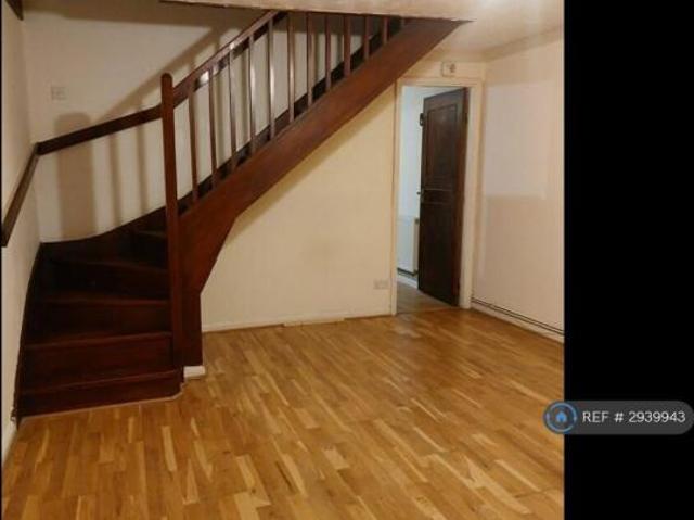 2 bedroom terraced house for rent in Goldfinch Road, London, SE28