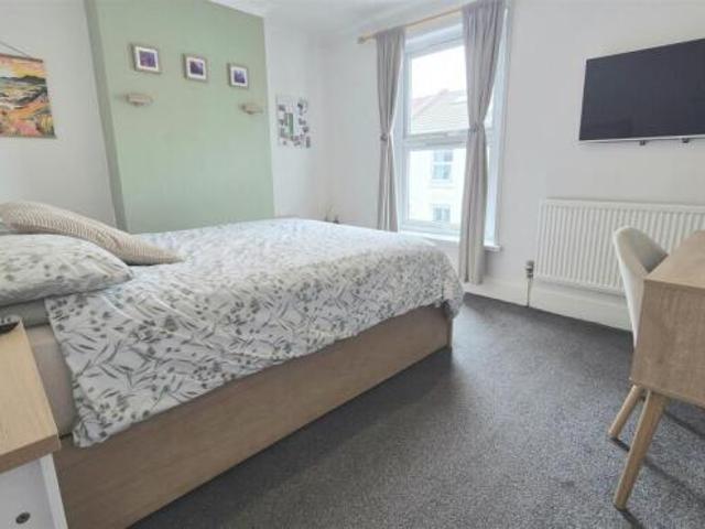 2 bedroom terraced house for rent in Goodwood Road, Southsea, PO5