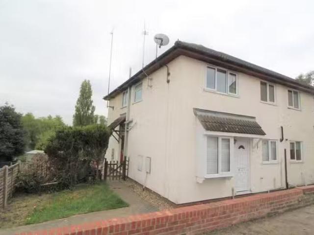 2 bedroom terraced house for rent in Gilberd Road, Colchester.
