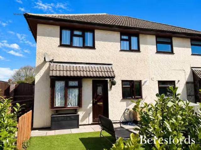2 bedroom terraced house for rent in Gilberd Road, Colchester.